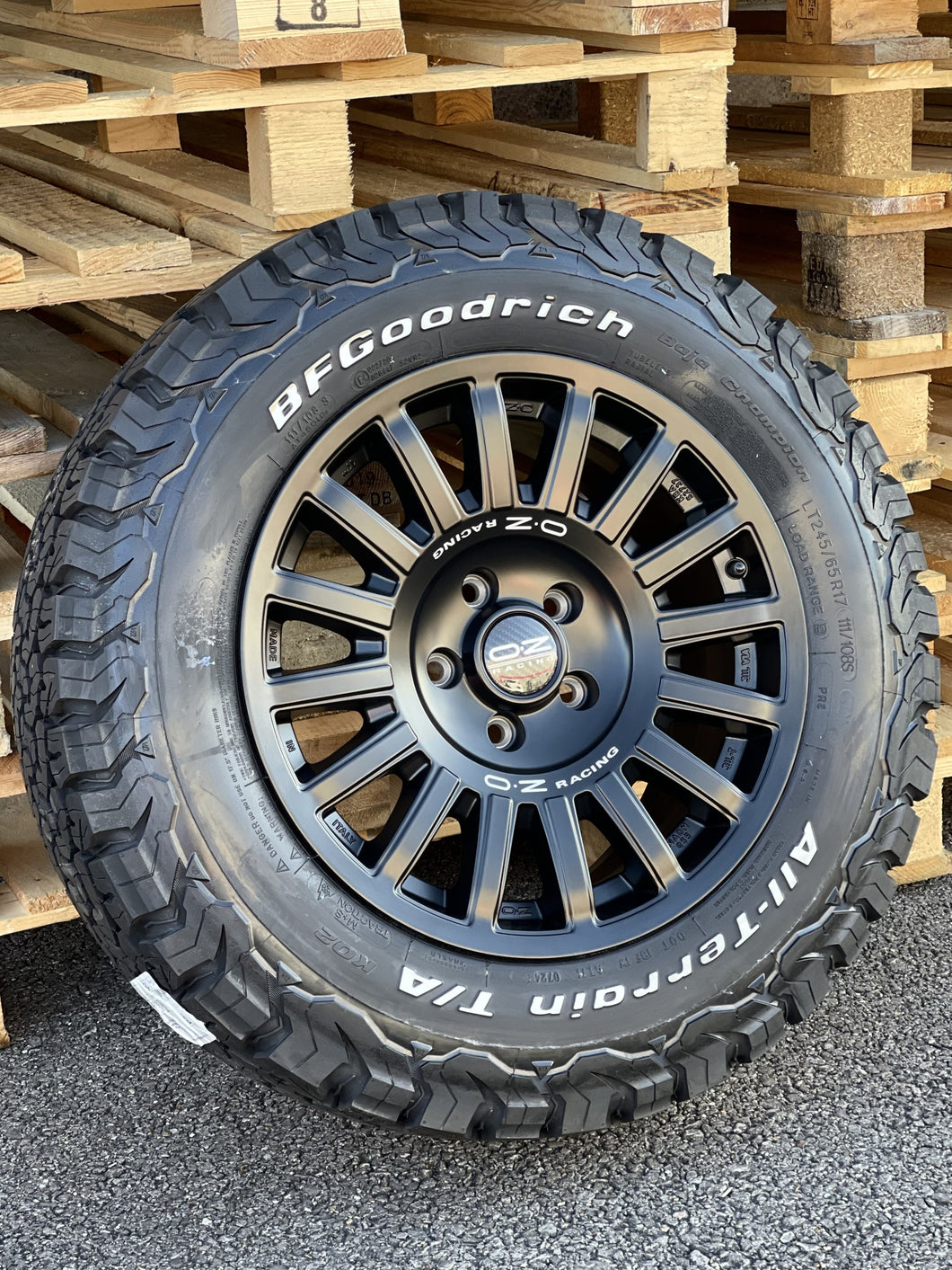 17" Volkswagen Crafter MAN TGE OZ Rally Raid Matt Black And BFG KO2 Ty