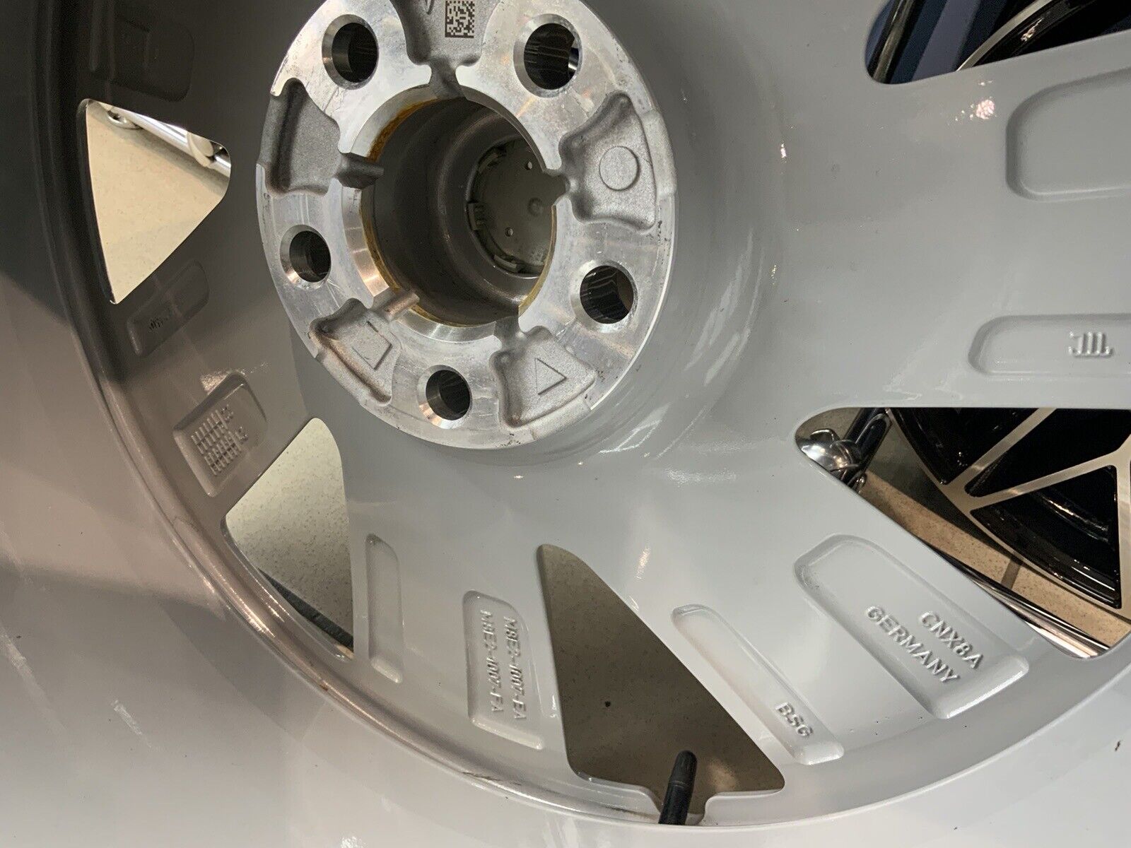 GENUINE RANGE ROVER L460 22" STYLE 7023 ALLOY WHEELS & TYRES