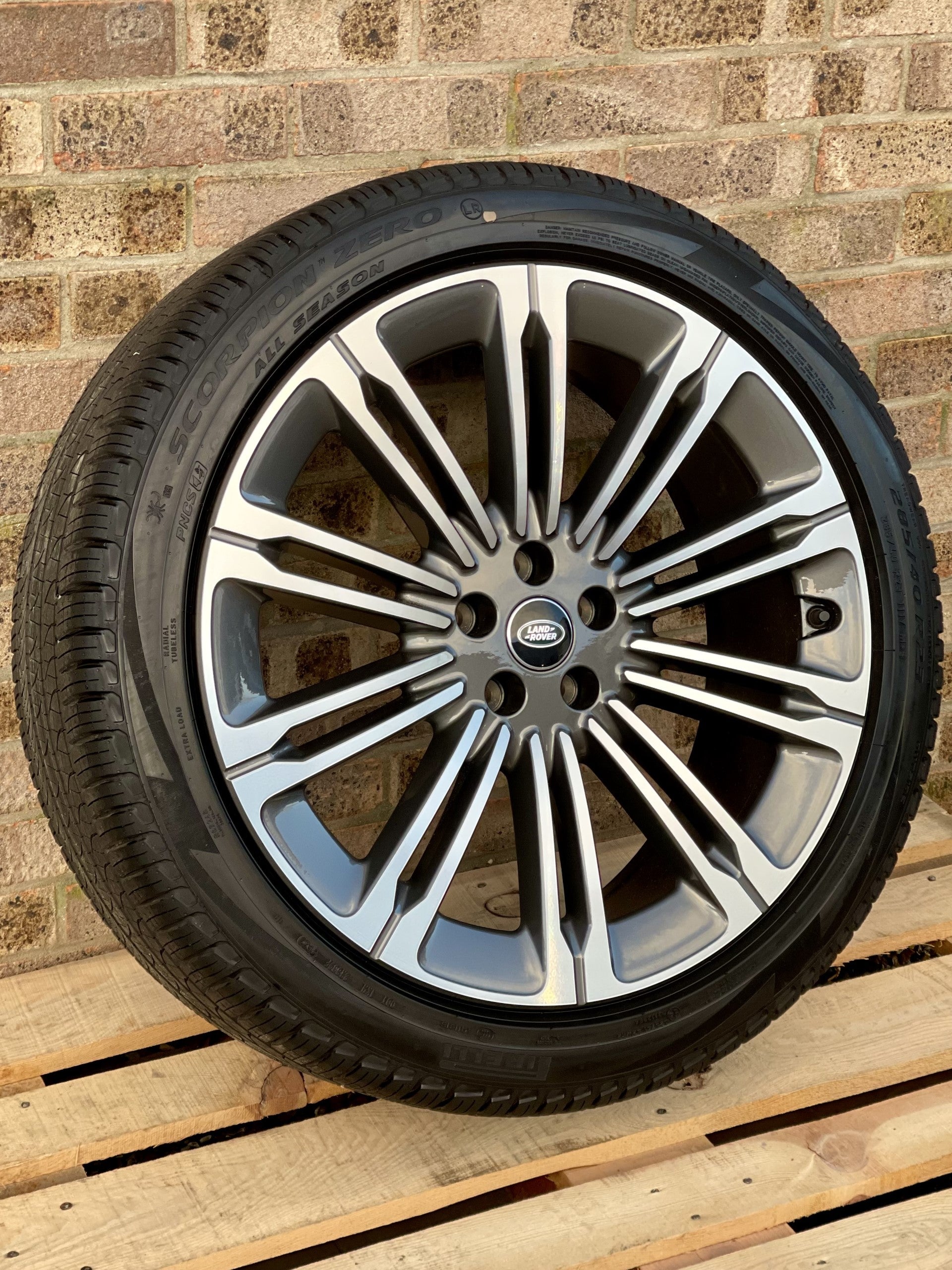 Genuine 23" Range Rover L460 Alloy Wheel and Tyre Packages