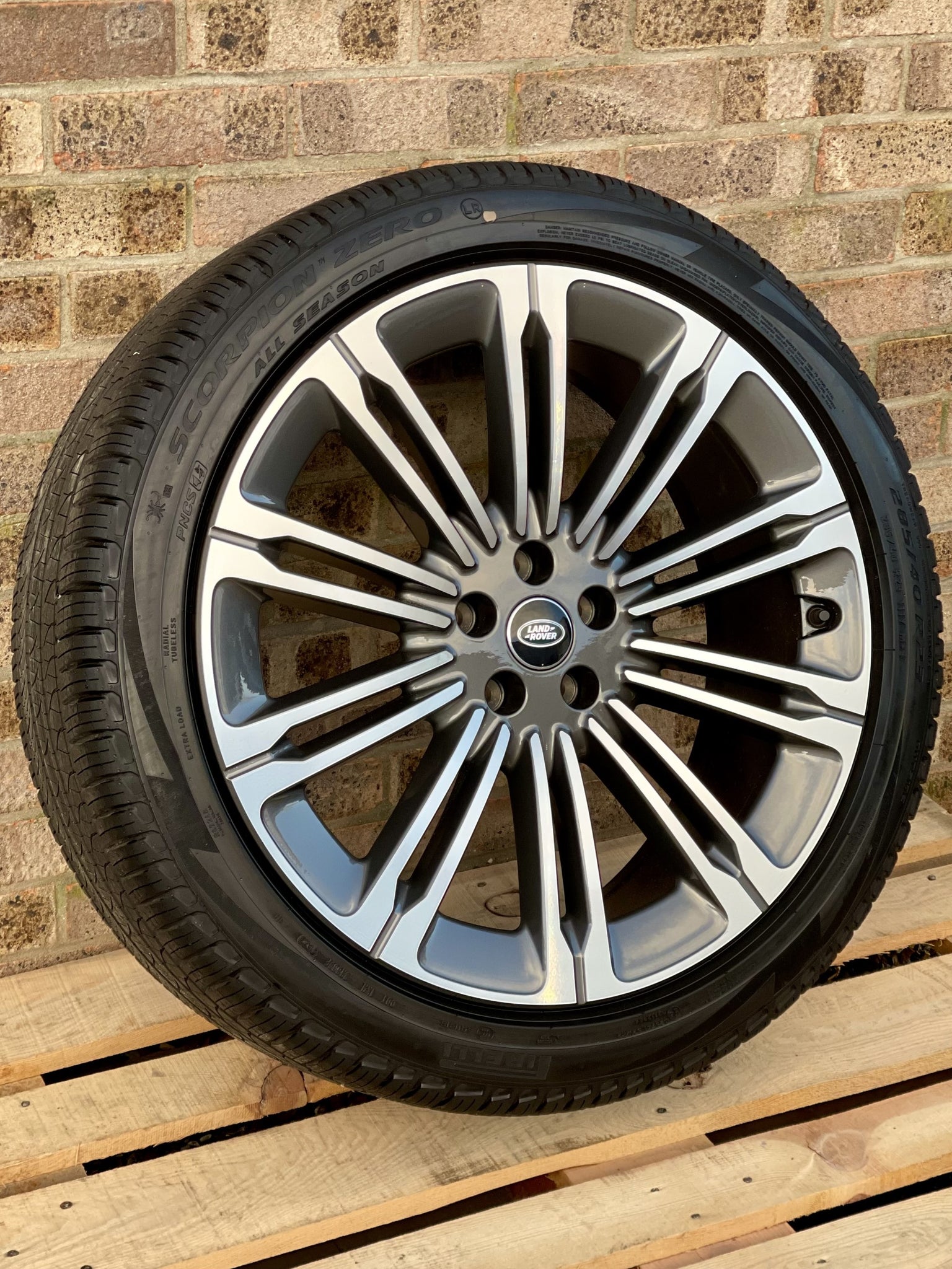 Genuine 23" Range Rover L460 Alloy Wheel and Tyre Packages