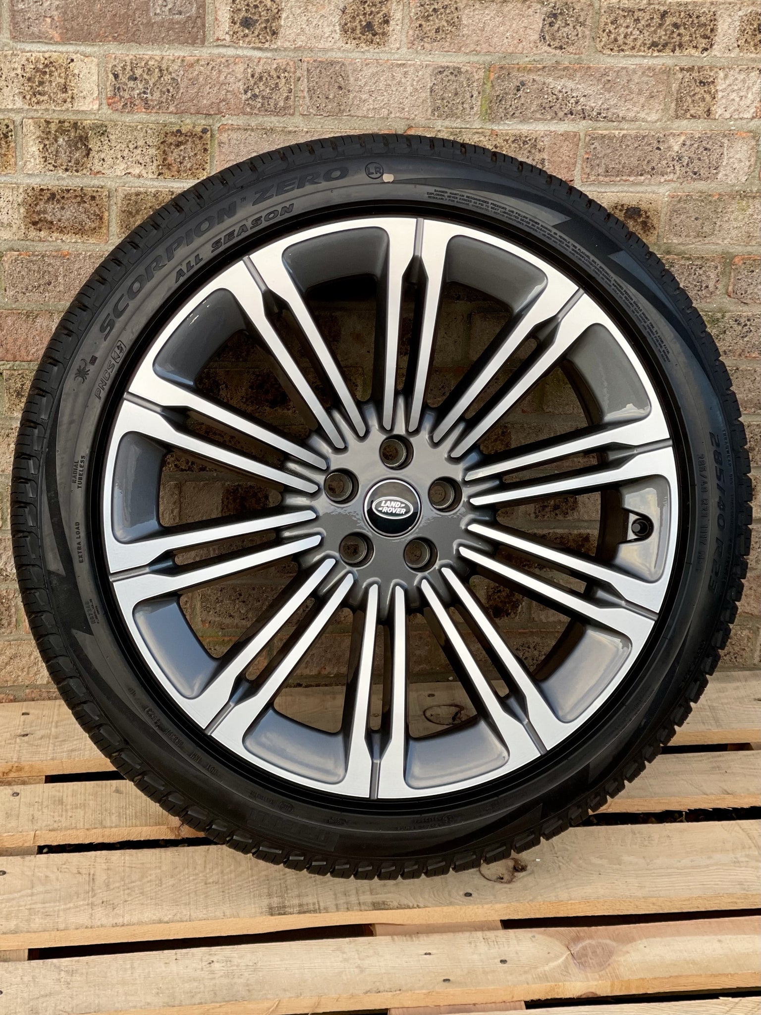 Genuine 23" Range Rover L460 Alloy Wheel and Tyre Packages